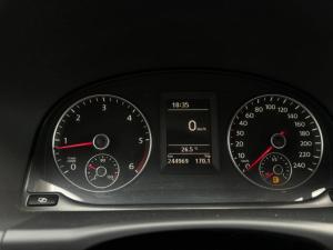 Black Volkswagen Touran 2011 in Riga, with an engine capacity of 1.60 L and mileage of 245 thousand km for 6950 €, photo 12 on AUTOMOTO.COM.LV