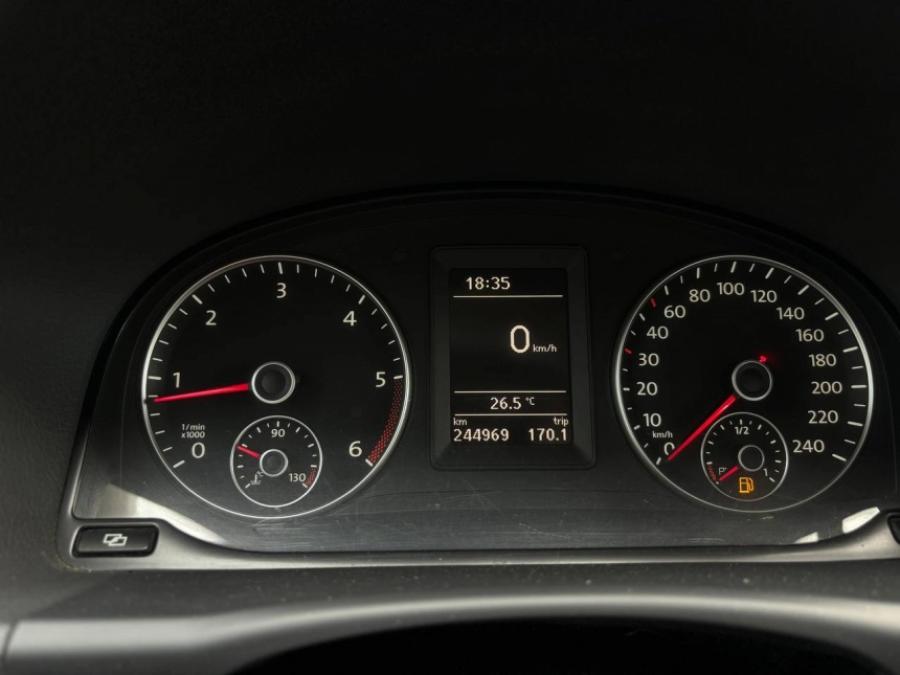 Black Volkswagen Touran 2011 in Riga, with an engine capacity of 1.60 L and mileage of 245 thousand km for 6950 €, photo 12 on AUTOMOTO.COM.LV