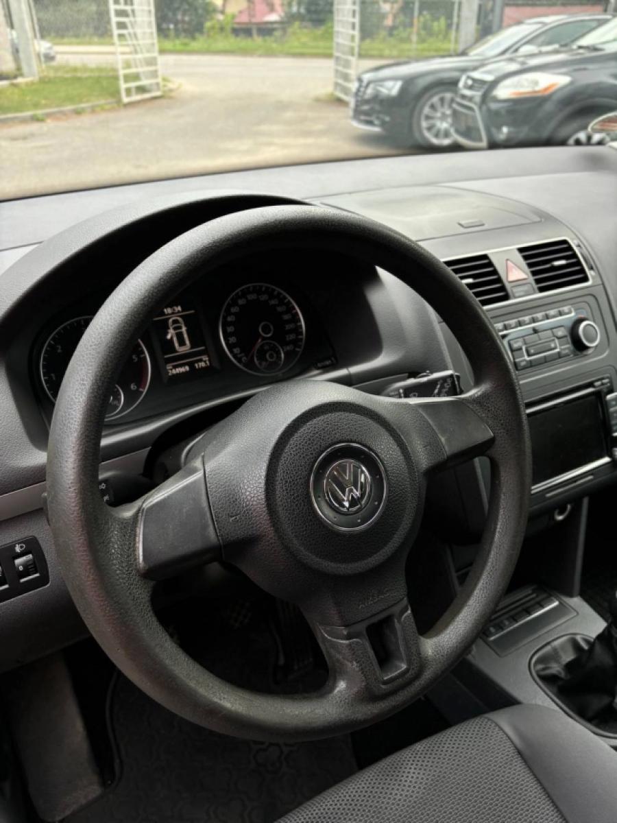 Black Volkswagen Touran 2011 in Riga, with an engine capacity of 1.60 L and mileage of 245 thousand km for 6950 €, photo 13 on AUTOMOTO.COM.LV