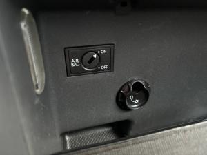 Black Volkswagen Touran 2011 in Riga, with an engine capacity of 1.60 L and mileage of 245 thousand km for 6950 €, photo 15 on AUTOMOTO.COM.LV