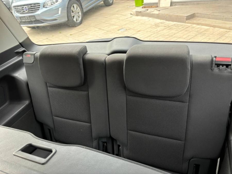 Black Volkswagen Touran 2011 in Riga, with an engine capacity of 1.60 L and mileage of 245 thousand km for 6950 €, photo 16 on AUTOMOTO.COM.LV