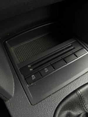 Black Volkswagen Touran 2011 in Riga, with an engine capacity of 1.60 L and mileage of 245 thousand km for 6950 €, photo 18 on AUTOMOTO.COM.LV