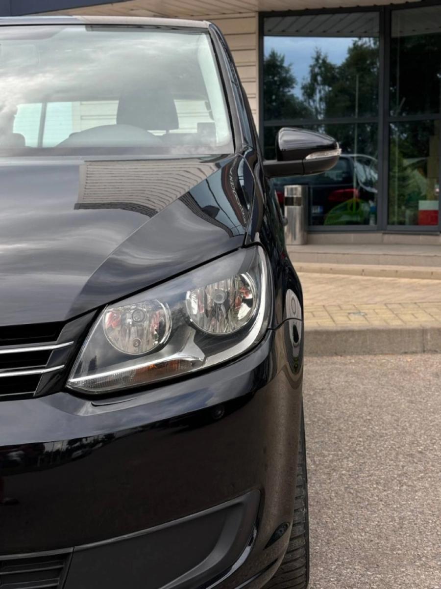 Black Volkswagen Touran 2011 in Riga, with an engine capacity of 1.60 L and mileage of 245 thousand km for 6950 €, photo 20 on AUTOMOTO.COM.LV