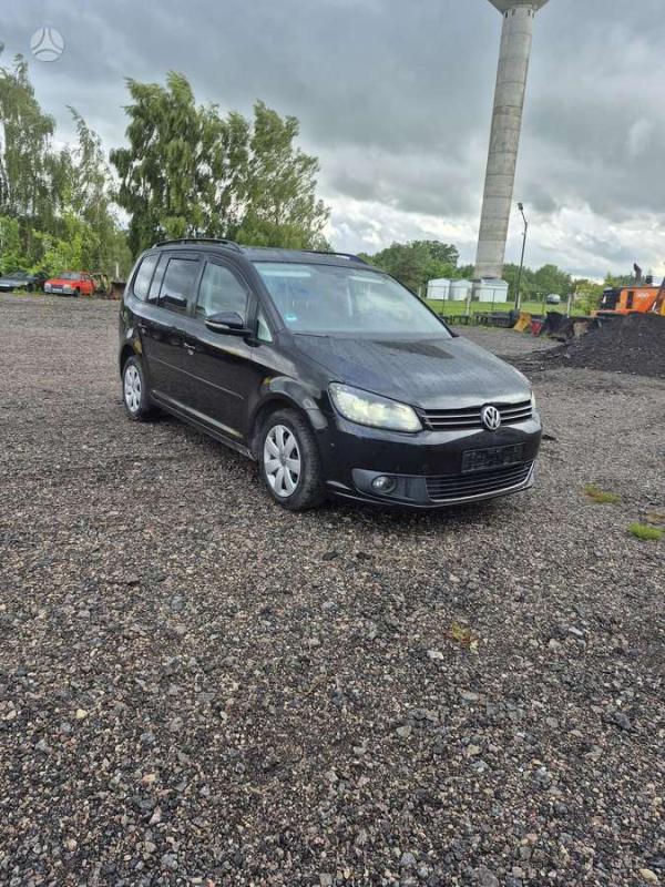 Black Volkswagen Touran 2011 in Siauliai, with an engine capacity of 1.60 L and mileage of 285 thousand km for 4650 €, photo 2 on AUTOMOTO.COM.LV