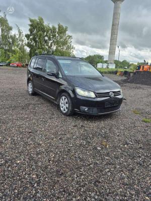 Melns Volkswagen Touran 2011 Šauļi, ar dzinēja tilpumu 1.60 L un nobraukumu 285 tūkst. km par 4650 €, foto 3 vietnē AUTOMOTO.COM.LV