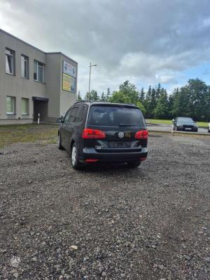 Melns Volkswagen Touran 2011 Šauļi, ar dzinēja tilpumu 1.60 L un nobraukumu 285 tūkst. km par 4650 €, foto 5 vietnē AUTOMOTO.COM.LV
