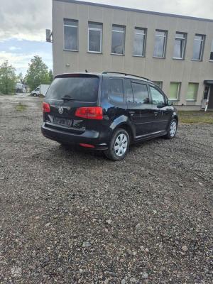 Melns Volkswagen Touran 2011 Šauļi, ar dzinēja tilpumu 1.60 L un nobraukumu 285 tūkst. km par 4650 €, foto 6 vietnē AUTOMOTO.COM.LV
