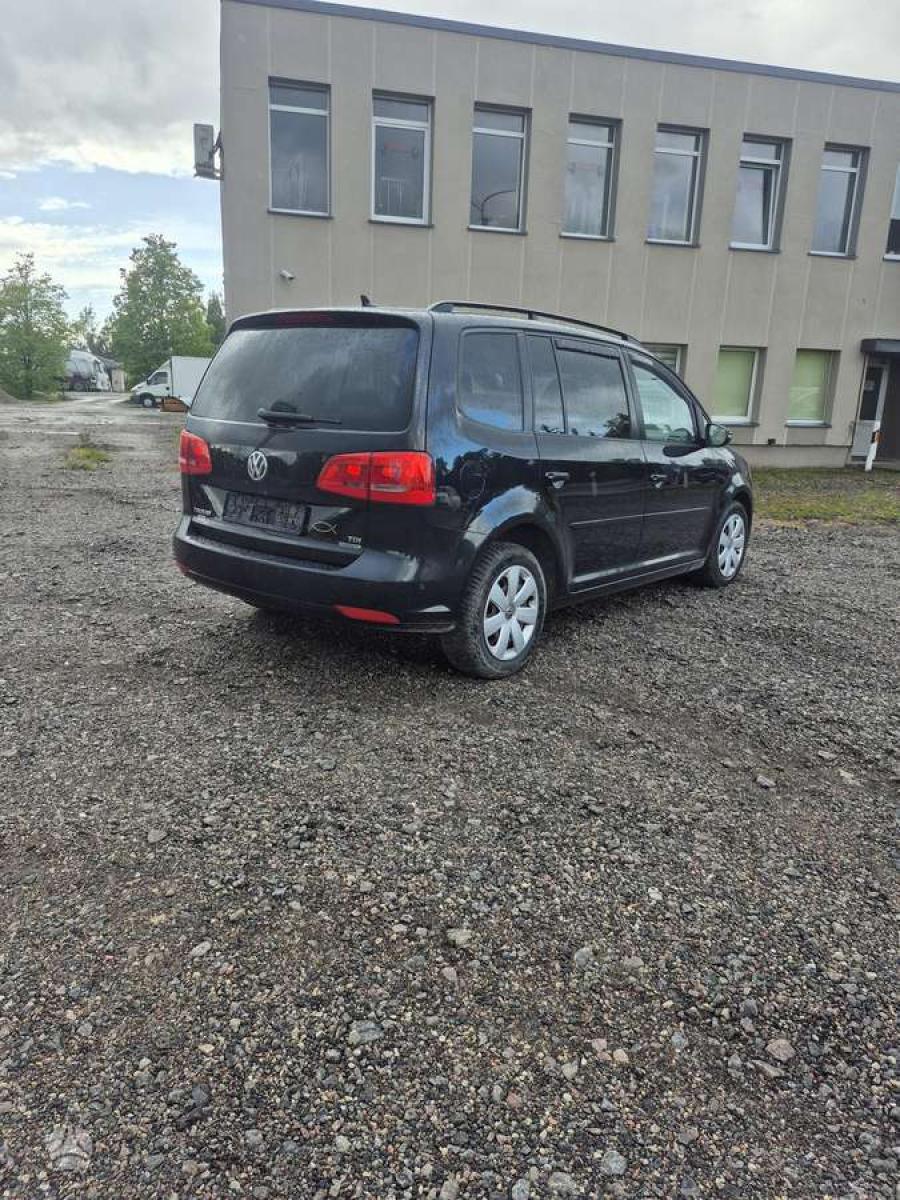 Melns Volkswagen Touran 2011 Šauļi, ar dzinēja tilpumu 1.60 L un nobraukumu 285 tūkst. km par 4650 €, foto 6 vietnē AUTOMOTO.COM.LV