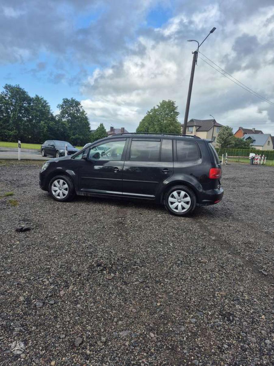 Melns Volkswagen Touran 2011 Šauļi, ar dzinēja tilpumu 1.60 L un nobraukumu 285 tūkst. km par 4650 €, foto 8 vietnē AUTOMOTO.COM.LV