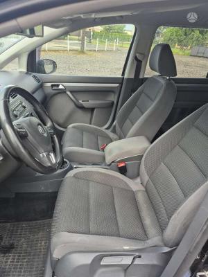 Melns Volkswagen Touran 2011 Šauļi, ar dzinēja tilpumu 1.60 L un nobraukumu 285 tūkst. km par 4650 €, foto 10 vietnē AUTOMOTO.COM.LV