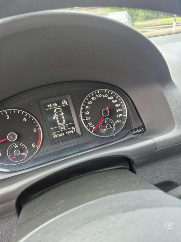 Black Volkswagen Touran 2011 in Siauliai, with an engine capacity of 1.60 L and mileage of 285 thousand km for 4650 €, photo 10 on AUTOMOTO.COM.LV