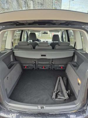 Melns Volkswagen Touran 2011 Šauļi, ar dzinēja tilpumu 1.60 L un nobraukumu 285 tūkst. km par 4650 €, foto 17 vietnē AUTOMOTO.COM.LV