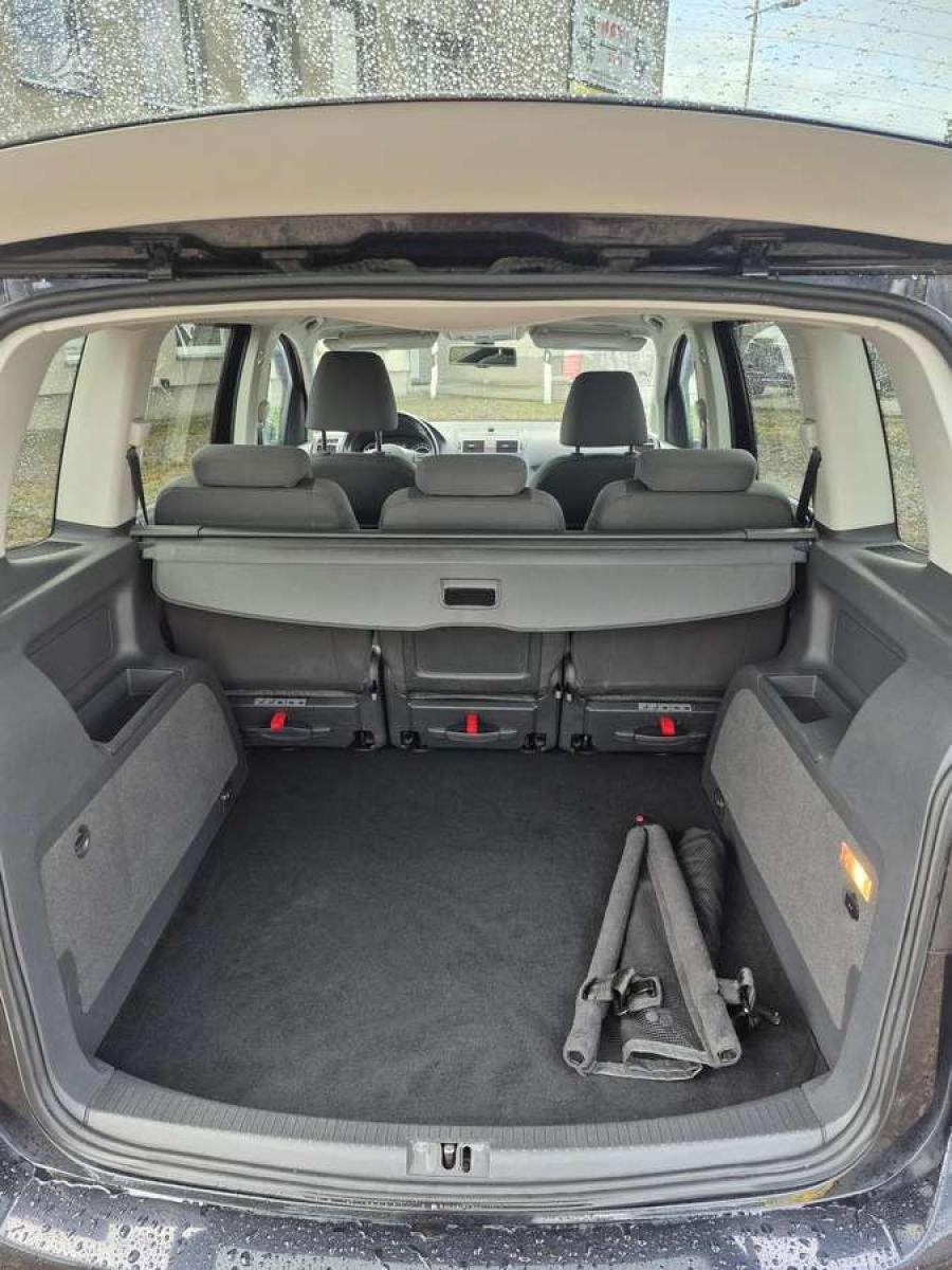 Melns Volkswagen Touran 2011 Šauļi, ar dzinēja tilpumu 1.60 L un nobraukumu 285 tūkst. km par 4650 €, foto 17 vietnē AUTOMOTO.COM.LV