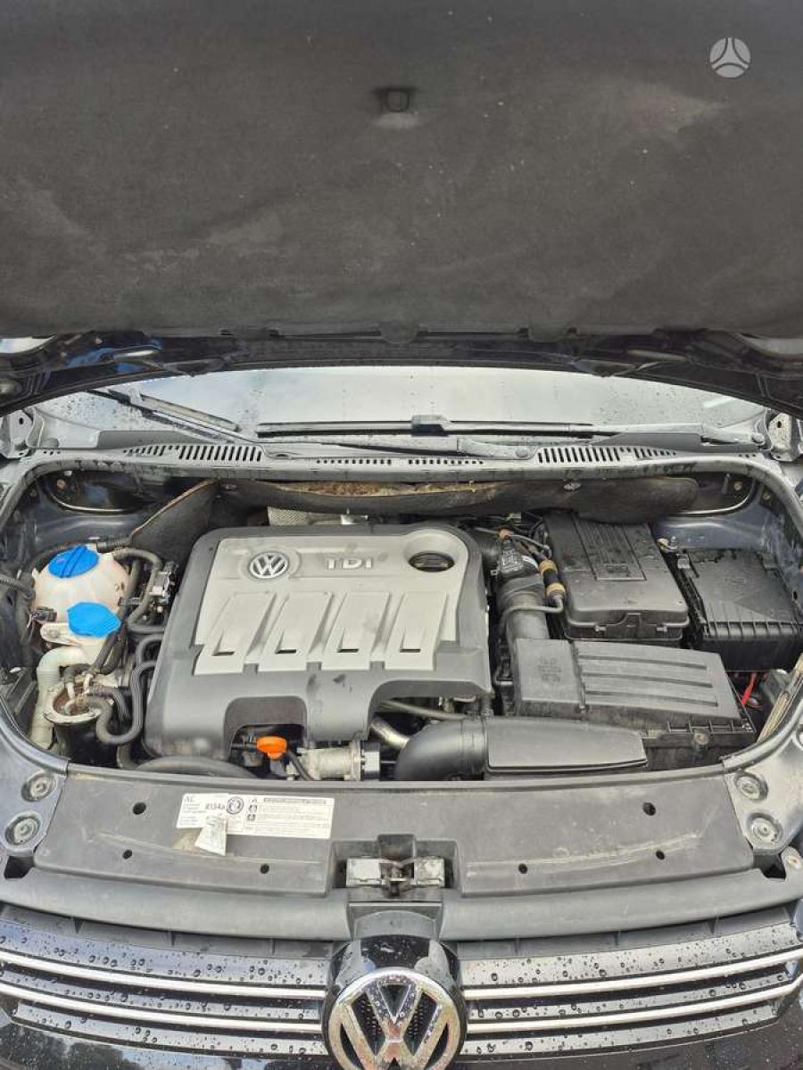 Melns Volkswagen Touran 2011 Šauļi, ar dzinēja tilpumu 1.60 L un nobraukumu 285 tūkst. km par 4650 €, foto 18 vietnē AUTOMOTO.COM.LV