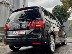 Melns Volkswagen Touran 2011 Kauņa, ar dzinēja tilpumu 1.60 L un nobraukumu 233 tūkst. km par 6100 €, foto 3 vietnē AUTOMOTO.COM.LV