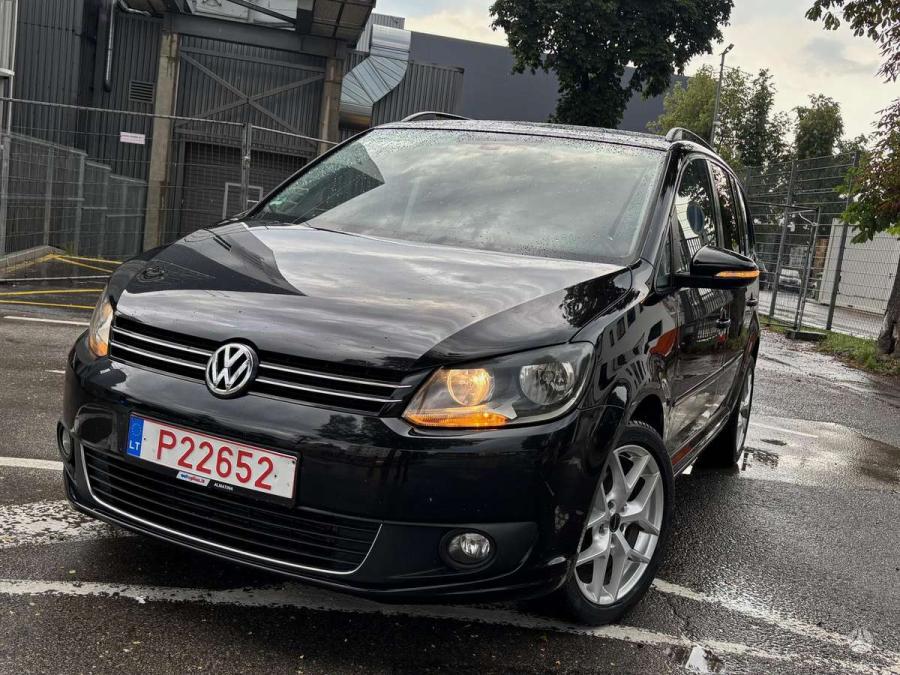 Melns Volkswagen Touran 2011 Kauņa, ar dzinēja tilpumu 1.60 L un nobraukumu 233 tūkst. km par 6100 €, foto 6 vietnē AUTOMOTO.COM.LV