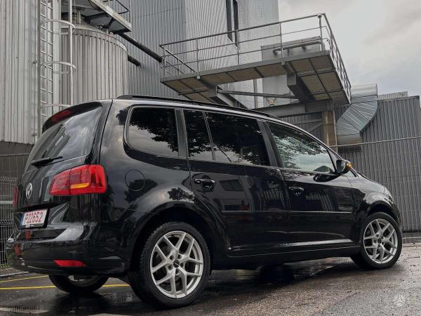 Melns Volkswagen Touran 2011 Kauņa, ar dzinēja tilpumu 1.60 L un nobraukumu 233 tūkst. km par 6100 €, foto 6 vietnē AUTOMOTO.COM.LV