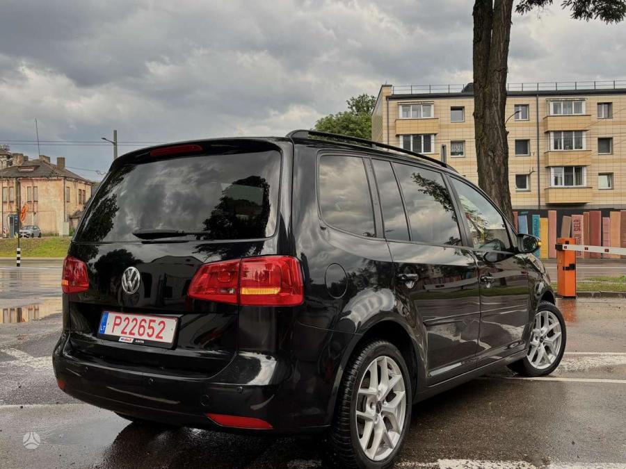 Melns Volkswagen Touran 2011 Kauņa, ar dzinēja tilpumu 1.60 L un nobraukumu 233 tūkst. km par 6100 €, foto 10 vietnē AUTOMOTO.COM.LV