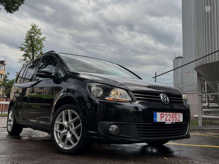 Melns Volkswagen Touran 2011 Kauņa, ar dzinēja tilpumu 1.60 L un nobraukumu 233 tūkst. km par 6100 €, foto 11 vietnē AUTOMOTO.COM.LV