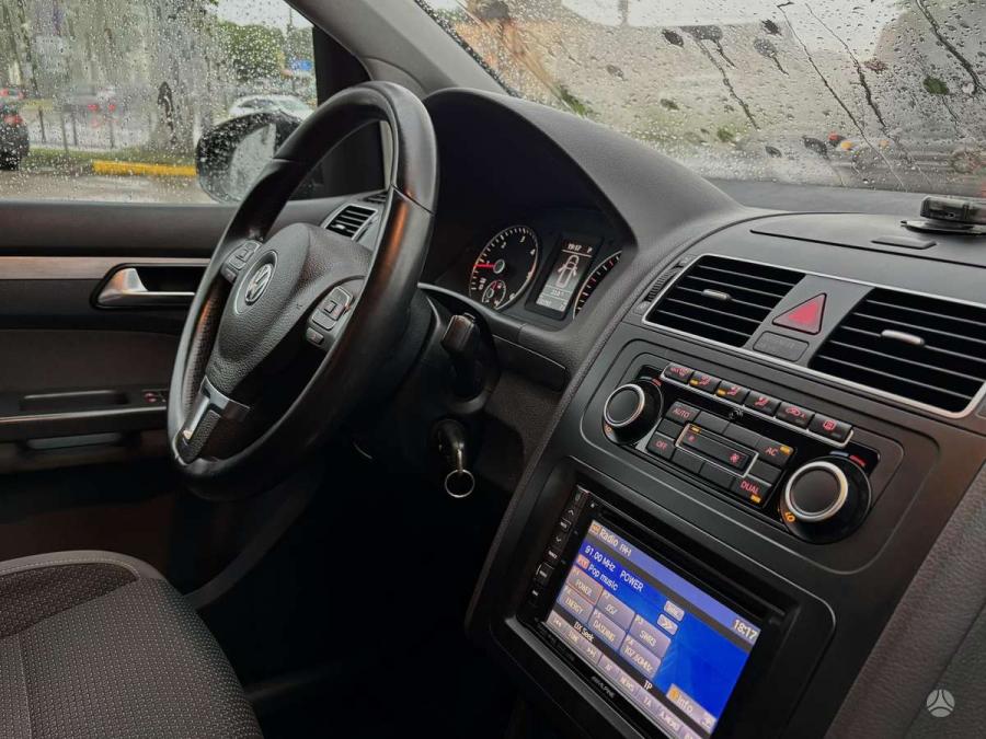 Melns Volkswagen Touran 2011 Kauņa, ar dzinēja tilpumu 1.60 L un nobraukumu 233 tūkst. km par 6100 €, foto 12 vietnē AUTOMOTO.COM.LV