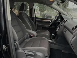 Melns Volkswagen Touran 2011 Kauņa, ar dzinēja tilpumu 1.60 L un nobraukumu 233 tūkst. km par 6100 €, foto 13 vietnē AUTOMOTO.COM.LV
