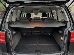 Melns Volkswagen Touran 2011 Kauņa, ar dzinēja tilpumu 1.60 L un nobraukumu 233 tūkst. km par 6100 €, foto 15 vietnē AUTOMOTO.COM.LV