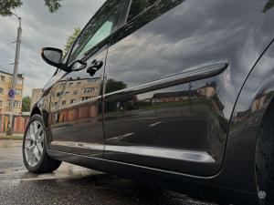 Melns Volkswagen Touran 2011 Kauņa, ar dzinēja tilpumu 1.60 L un nobraukumu 233 tūkst. km par 6100 €, foto 23 vietnē AUTOMOTO.COM.LV