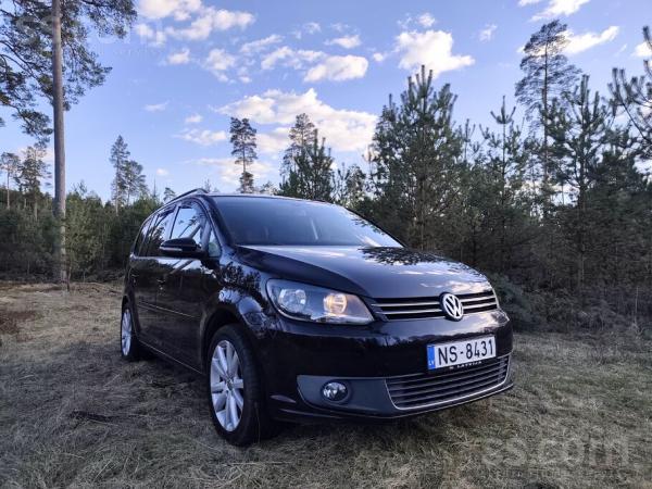 Black Volkswagen Touran 2011 in Bauska, with an engine capacity of 1.60 L and mileage of 254 thousand km for 4500 €, photo 1 on AUTOMOTO.COM.LV