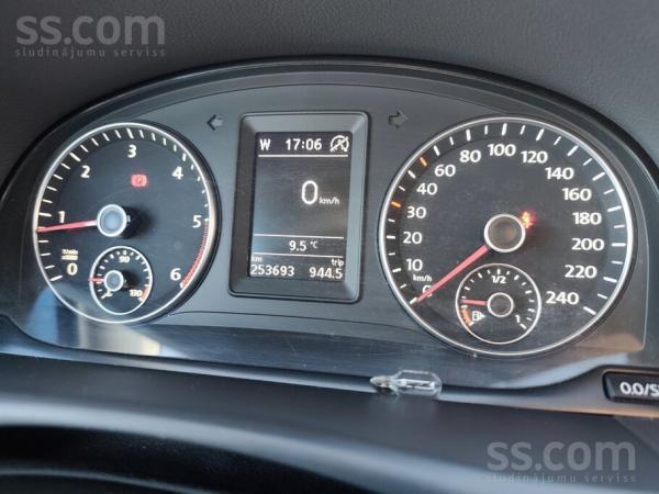 Black Volkswagen Touran 2011 in Bauska, with an engine capacity of 1.60 L and mileage of 254 thousand km for 4500 €, photo 3 on AUTOMOTO.COM.LV