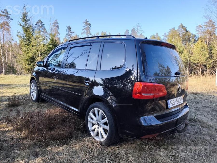 Melns Volkswagen Touran 2011 Bauska, ar dzinēja tilpumu 1.60 L un nobraukumu 254 tūkst. km par 4500 €, foto 5 vietnē AUTOMOTO.COM.LV