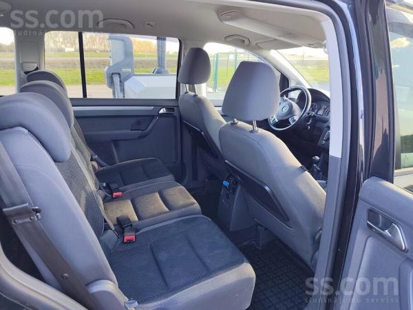 Black Volkswagen Touran 2011 in Bauska, with an engine capacity of 1.60 L and mileage of 254 thousand km for 4500 €, photo 6 on AUTOMOTO.COM.LV