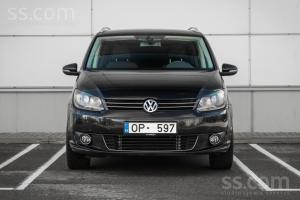 Black Volkswagen Touran 2011 in Riga, with an engine capacity of 2.00 L and mileage of 319 thousand km for 5490 €, photo 3 on AUTOMOTO.COM.LV