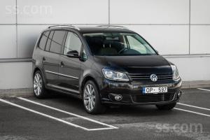 Black Volkswagen Touran 2011 in Riga, with an engine capacity of 2.00 L and mileage of 319 thousand km for 5490 €, photo 4 on AUTOMOTO.COM.LV