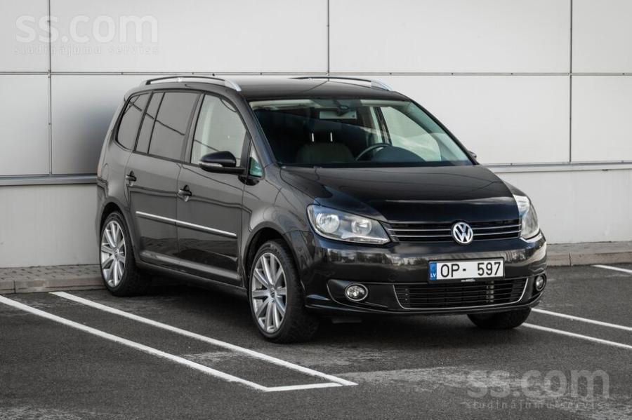 Black Volkswagen Touran 2011 in Riga, with an engine capacity of 2.00 L and mileage of 319 thousand km for 5490 €, photo 4 on AUTOMOTO.COM.LV