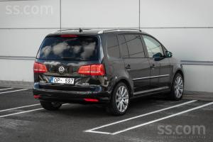 Black Volkswagen Touran 2011 in Riga, with an engine capacity of 2.00 L and mileage of 319 thousand km for 5490 €, photo 5 on AUTOMOTO.COM.LV