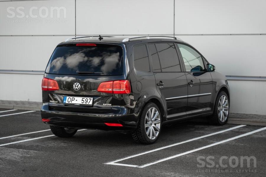 Black Volkswagen Touran 2011 in Riga, with an engine capacity of 2.00 L and mileage of 319 thousand km for 5490 €, photo 5 on AUTOMOTO.COM.LV