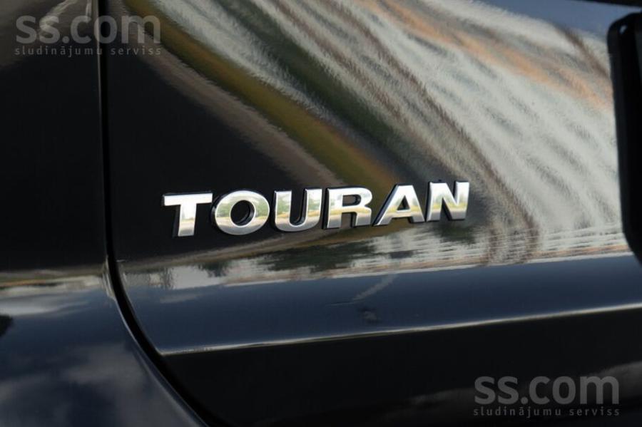 Black Volkswagen Touran 2011 in Riga, with an engine capacity of 2.00 L and mileage of 319 thousand km for 5490 €, photo 8 on AUTOMOTO.COM.LV