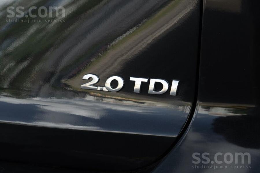 Black Volkswagen Touran 2011 in Riga, with an engine capacity of 2.00 L and mileage of 319 thousand km for 5490 €, photo 9 on AUTOMOTO.COM.LV