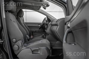 Black Volkswagen Touran 2011 in Riga, with an engine capacity of 2.00 L and mileage of 319 thousand km for 5490 €, photo 11 on AUTOMOTO.COM.LV