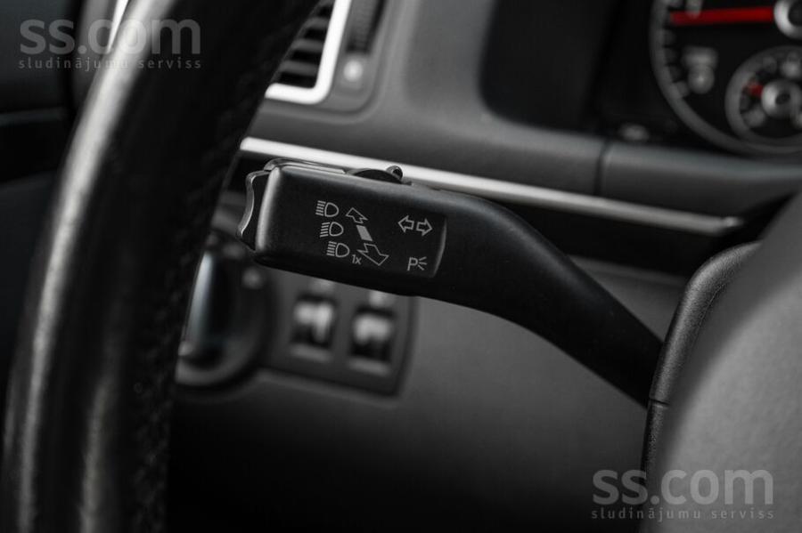 Black Volkswagen Touran 2011 in Riga, with an engine capacity of 2.00 L and mileage of 319 thousand km for 5490 €, photo 16 on AUTOMOTO.COM.LV