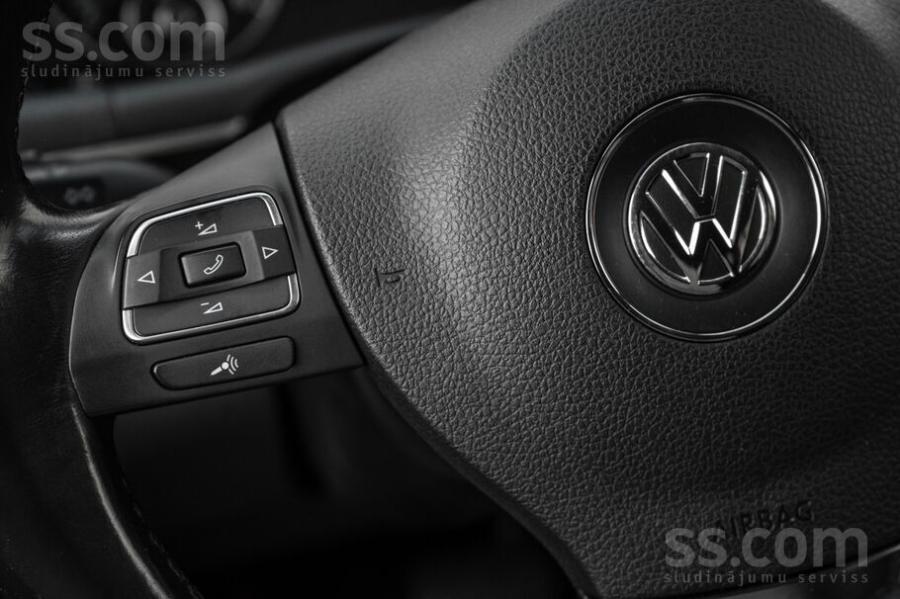 Black Volkswagen Touran 2011 in Riga, with an engine capacity of 2.00 L and mileage of 319 thousand km for 5490 €, photo 17 on AUTOMOTO.COM.LV