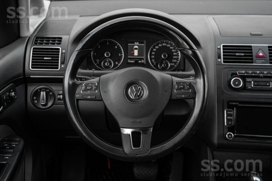 Black Volkswagen Touran 2011 in Riga, with an engine capacity of 2.00 L and mileage of 319 thousand km for 5490 €, photo 18 on AUTOMOTO.COM.LV
