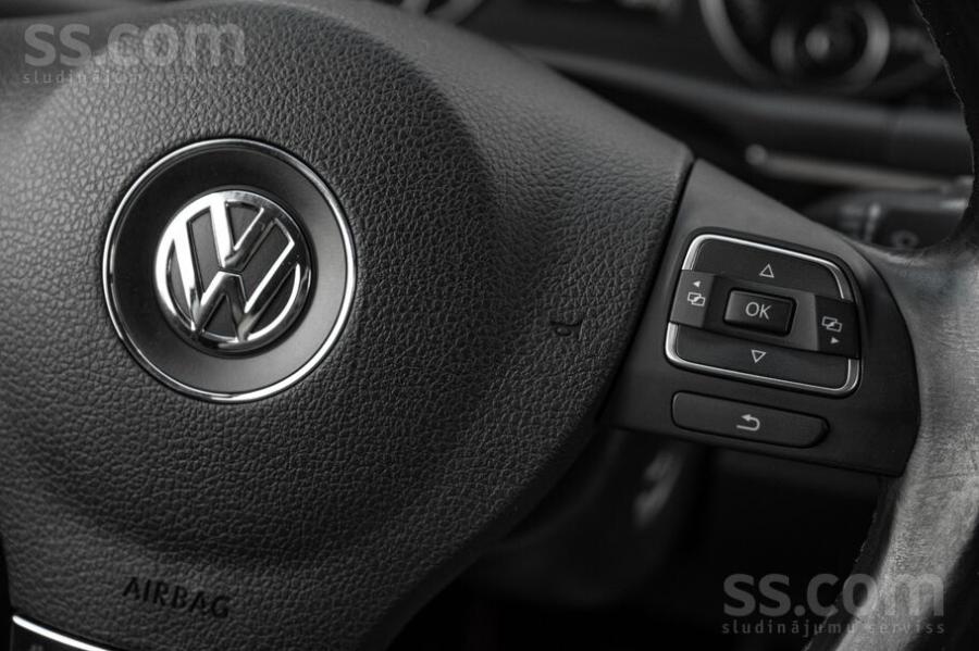 Black Volkswagen Touran 2011 in Riga, with an engine capacity of 2.00 L and mileage of 319 thousand km for 5490 €, photo 20 on AUTOMOTO.COM.LV