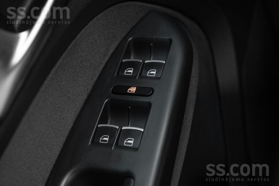 Black Volkswagen Touran 2011 in Riga, with an engine capacity of 2.00 L and mileage of 319 thousand km for 5490 €, photo 26 on AUTOMOTO.COM.LV