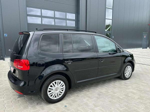 Melns Volkswagen Touran 2011 Klaipėda, ar dzinēja tilpumu 1.60 L un nobraukumu 289 tūkst. km par 5200 €, foto 3 vietnē AUTOMOTO.COM.LV