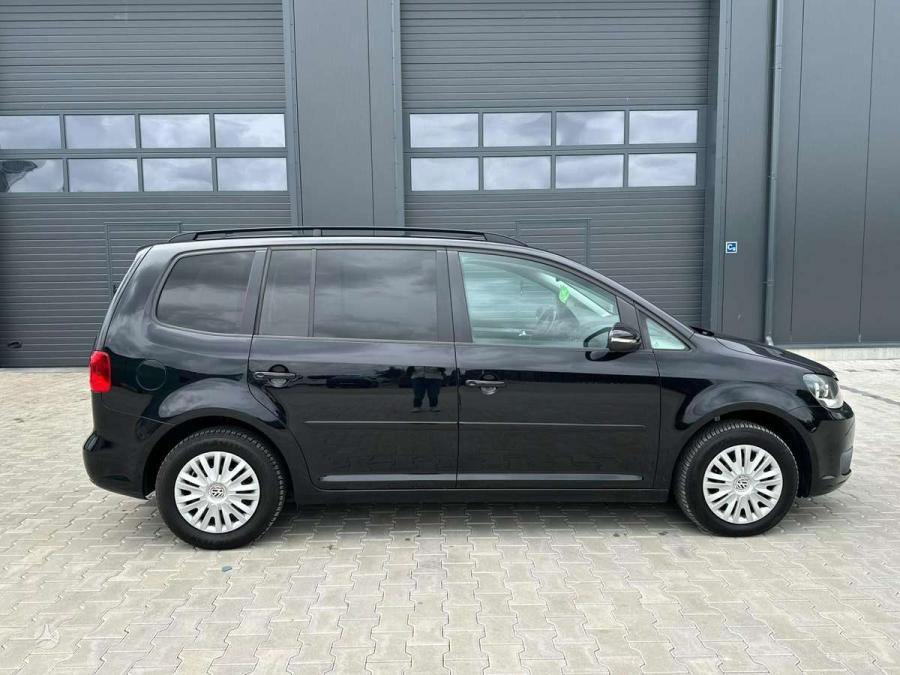 Melns Volkswagen Touran 2011 Klaipėda, ar dzinēja tilpumu 1.60 L un nobraukumu 289 tūkst. km par 5200 €, foto 5 vietnē AUTOMOTO.COM.LV