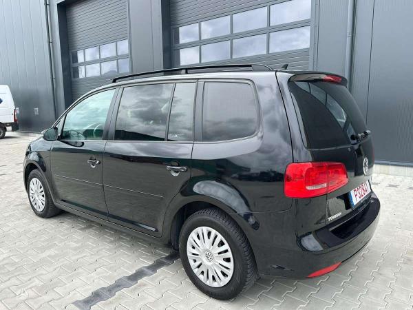 Melns Volkswagen Touran 2011 Klaipėda, ar dzinēja tilpumu 1.60 L un nobraukumu 289 tūkst. km par 5200 €, foto 5 vietnē AUTOMOTO.COM.LV