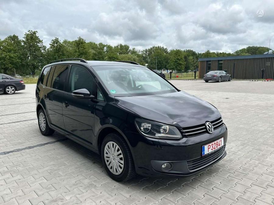 Melns Volkswagen Touran 2011 Klaipėda, ar dzinēja tilpumu 1.60 L un nobraukumu 289 tūkst. km par 5200 €, foto 7 vietnē AUTOMOTO.COM.LV