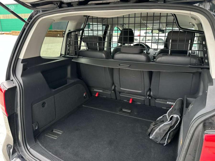 Melns Volkswagen Touran 2011 Klaipėda, ar dzinēja tilpumu 1.60 L un nobraukumu 289 tūkst. km par 5200 €, foto 10 vietnē AUTOMOTO.COM.LV