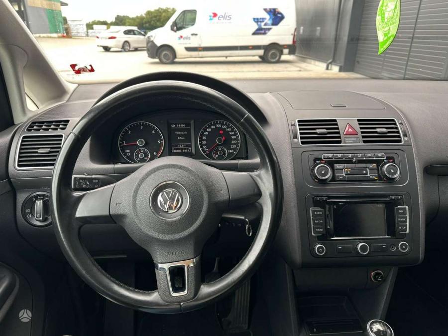 Melns Volkswagen Touran 2011 Klaipėda, ar dzinēja tilpumu 1.60 L un nobraukumu 289 tūkst. km par 5200 €, foto 11 vietnē AUTOMOTO.COM.LV